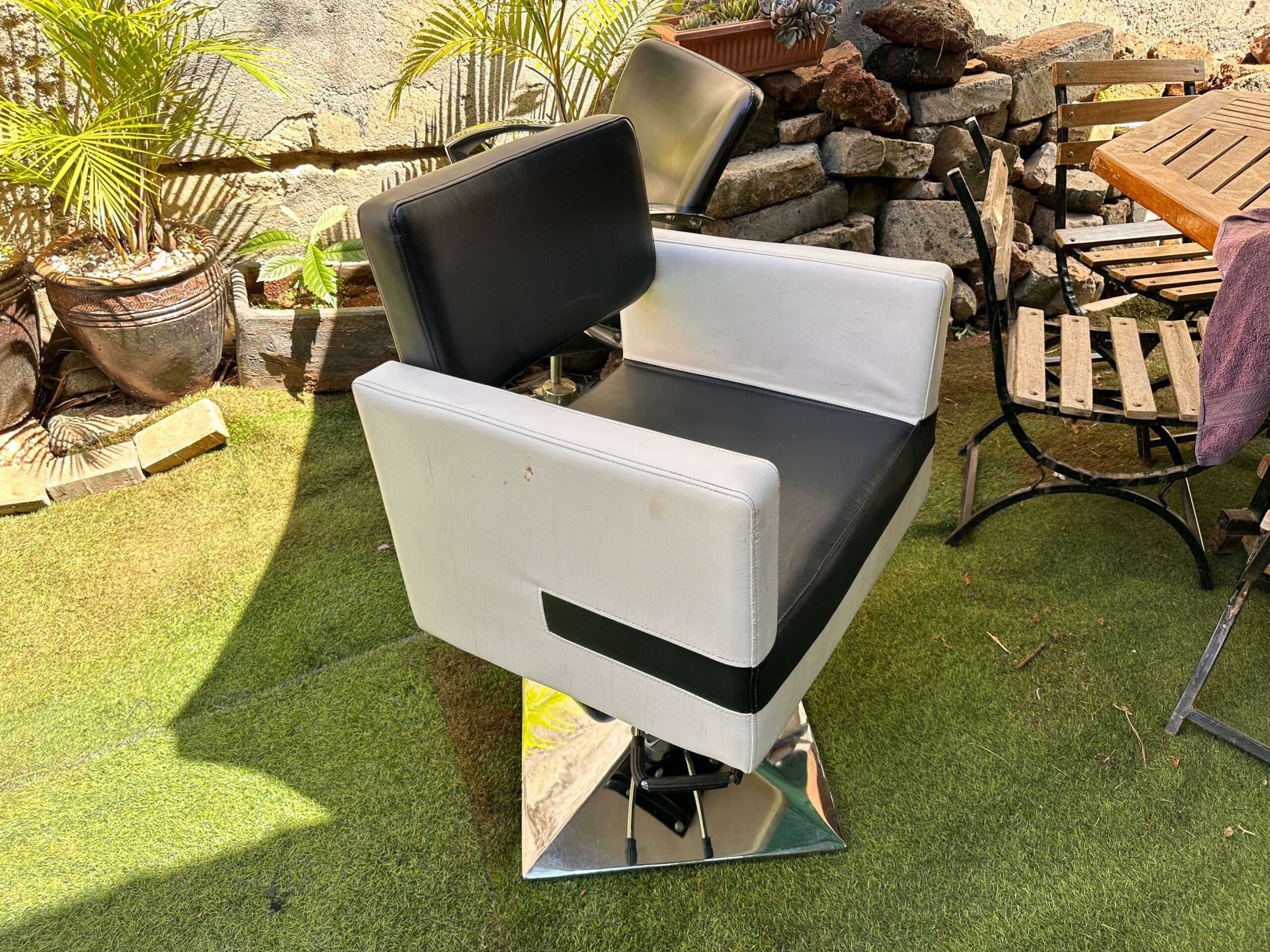 Classic Barber Seat For Sale | Corido Marketplace