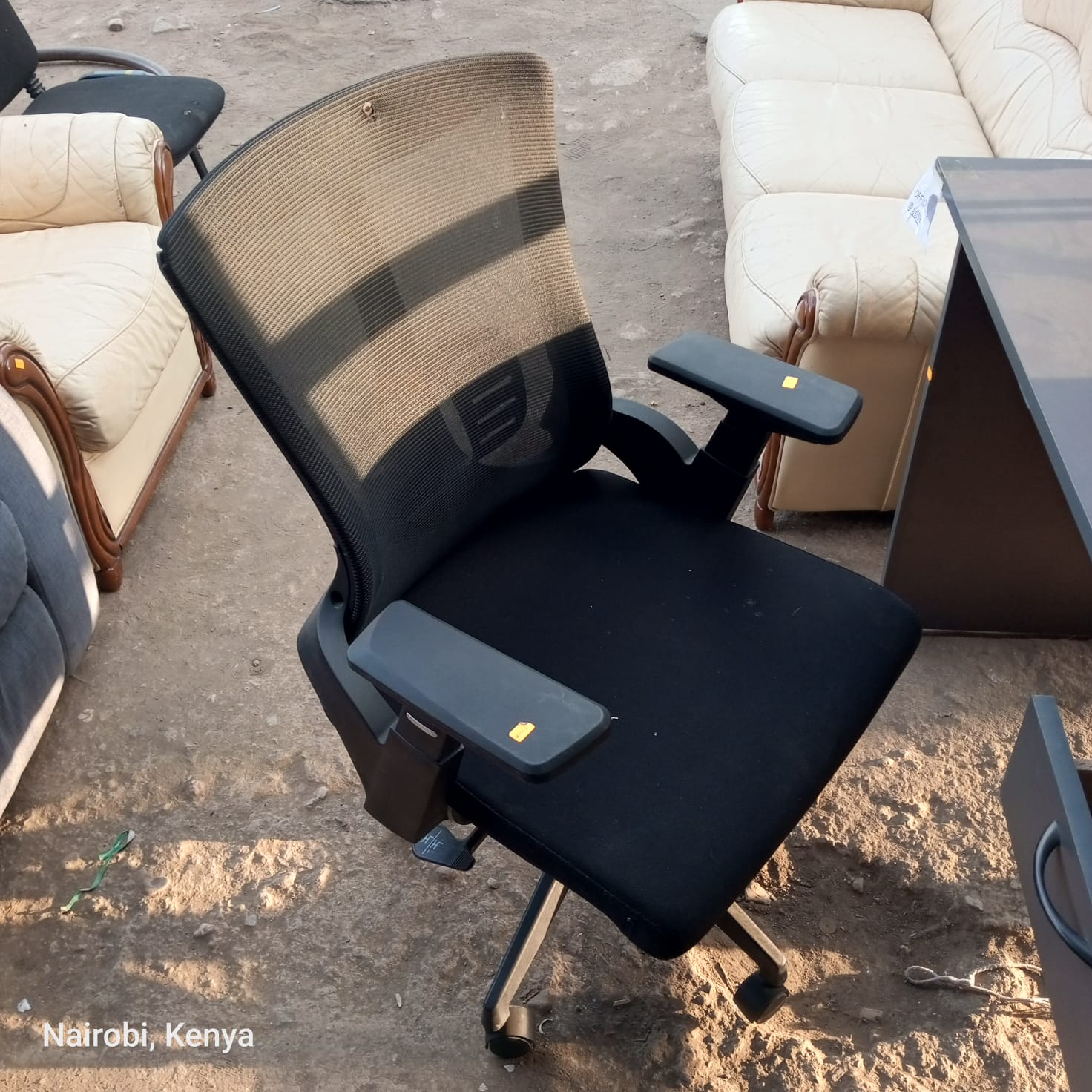 BLACK ROTATING OFFICE CHAIR | Corido Marketplace